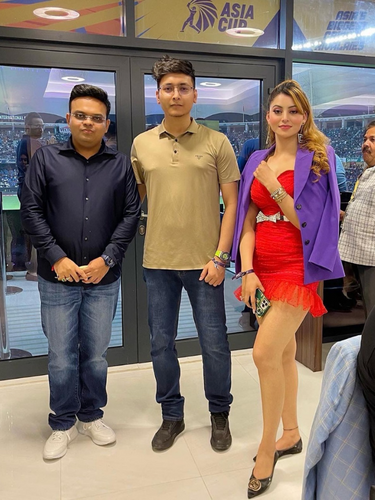 Urvashi Rautela Amit Shah’s son Jay Shah & Yashraj Rautela happily ...