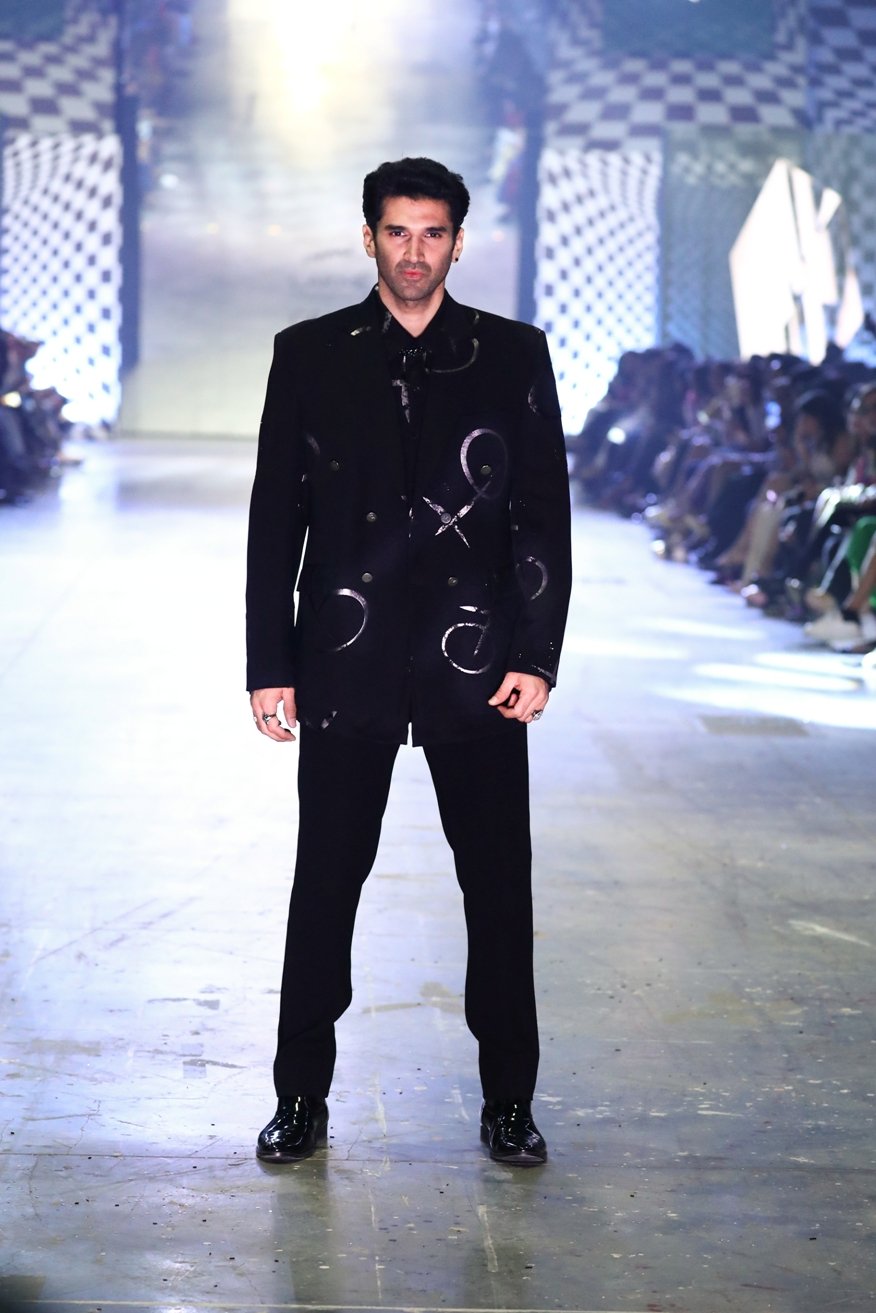 MANISH MALHOTRA UNVEILS THE SECOND DROP OF HIS DIFFUSE COLLECTION AT ...
