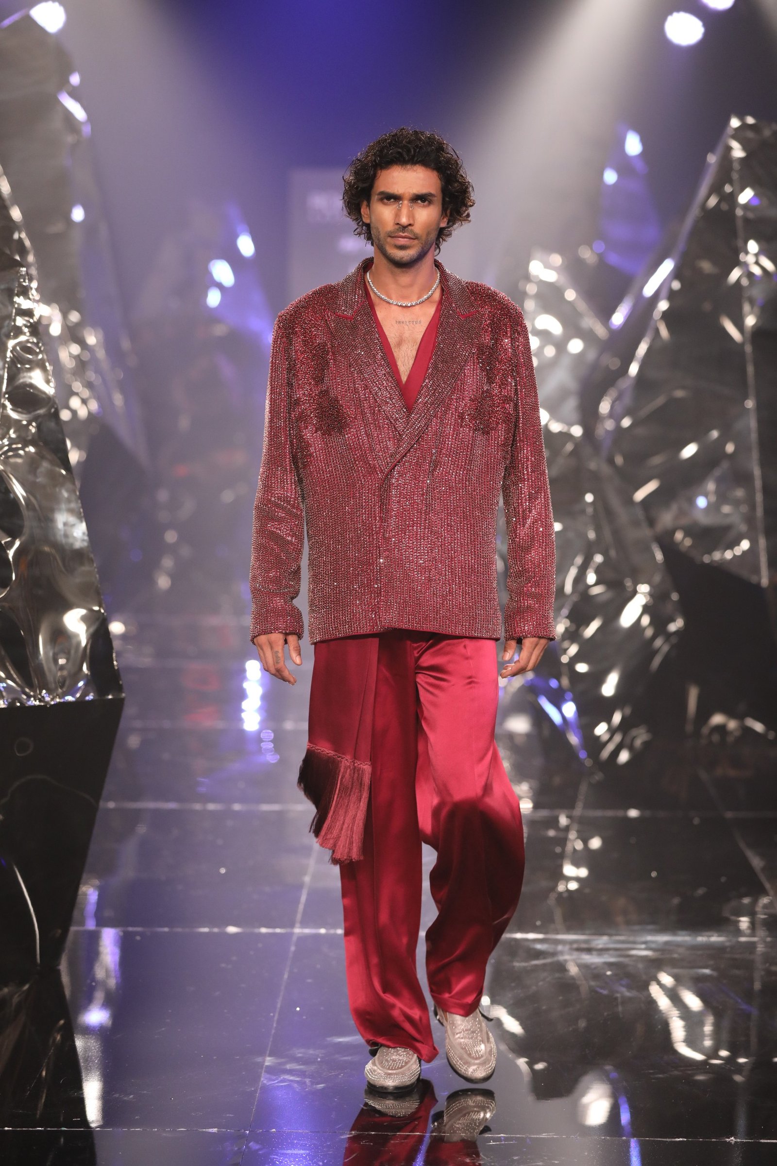 Sobhita Dhulipala and Ishaan Khatter turn heads as they walk the ramp ...